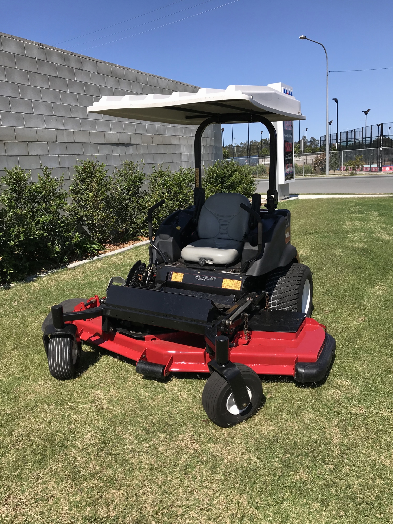 Top 5 Lawn Tractors For Large Properties | Ideal Lawn Tractor